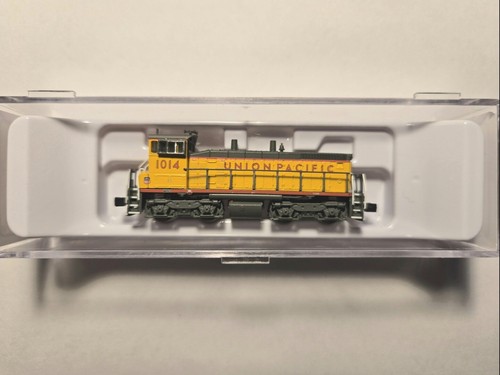 American Z Line AZL-62701-1 SW1500 Locomotive Union Pacific UP #1014 ...