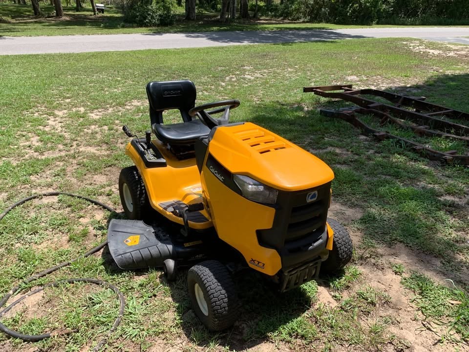 Cub Cadet XT-1 LT42 42 inch riding mower Only 127 Hours XT1 LT42 New ...