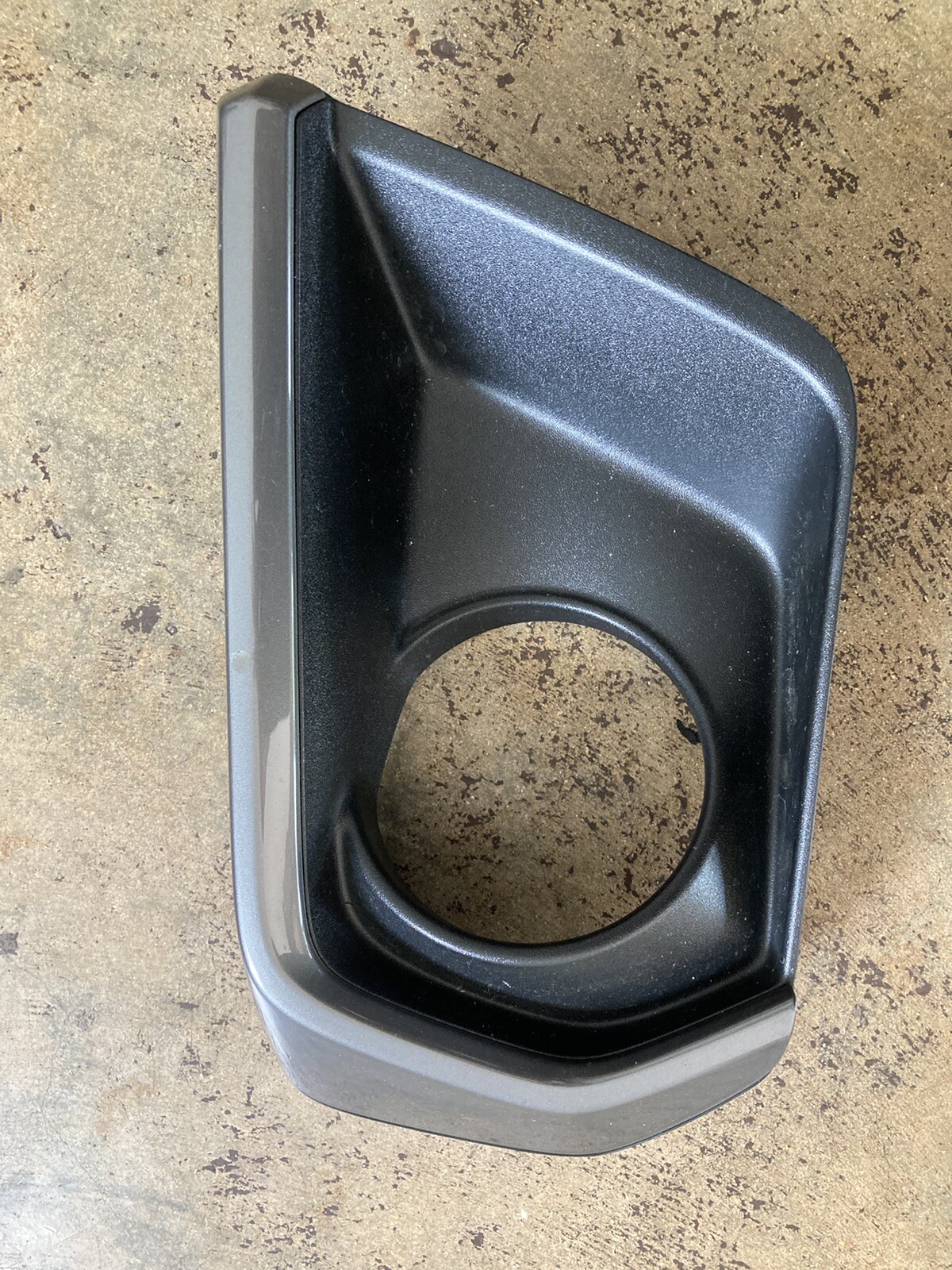 Used OEM Passenger Side Fog Light Bezel 22891701. | eBay