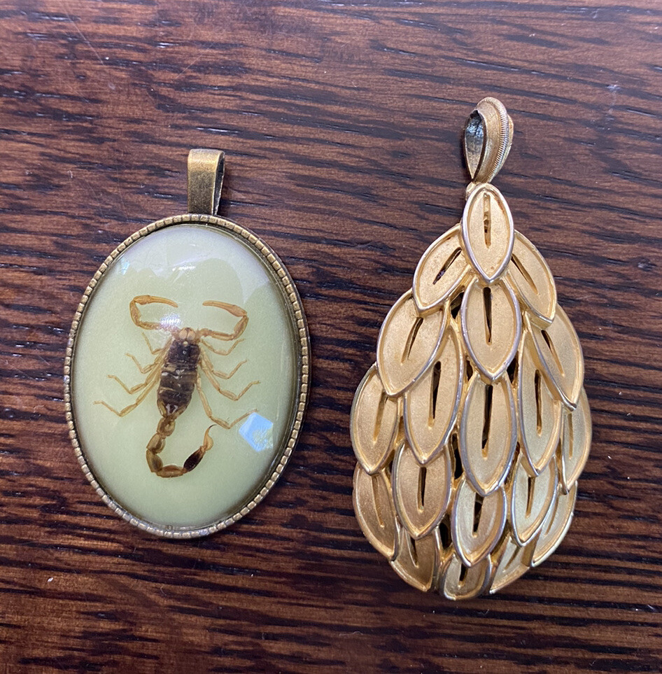 CROWN TRIFARI & Encased SCORPION, 2-sided, necklace P… - Gem