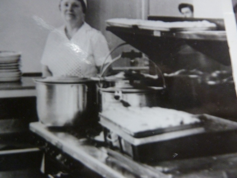 Old Photo Cooks Cafeteria Kitchen Biscuits Rodah Mrs Carrick 1930s | eBay