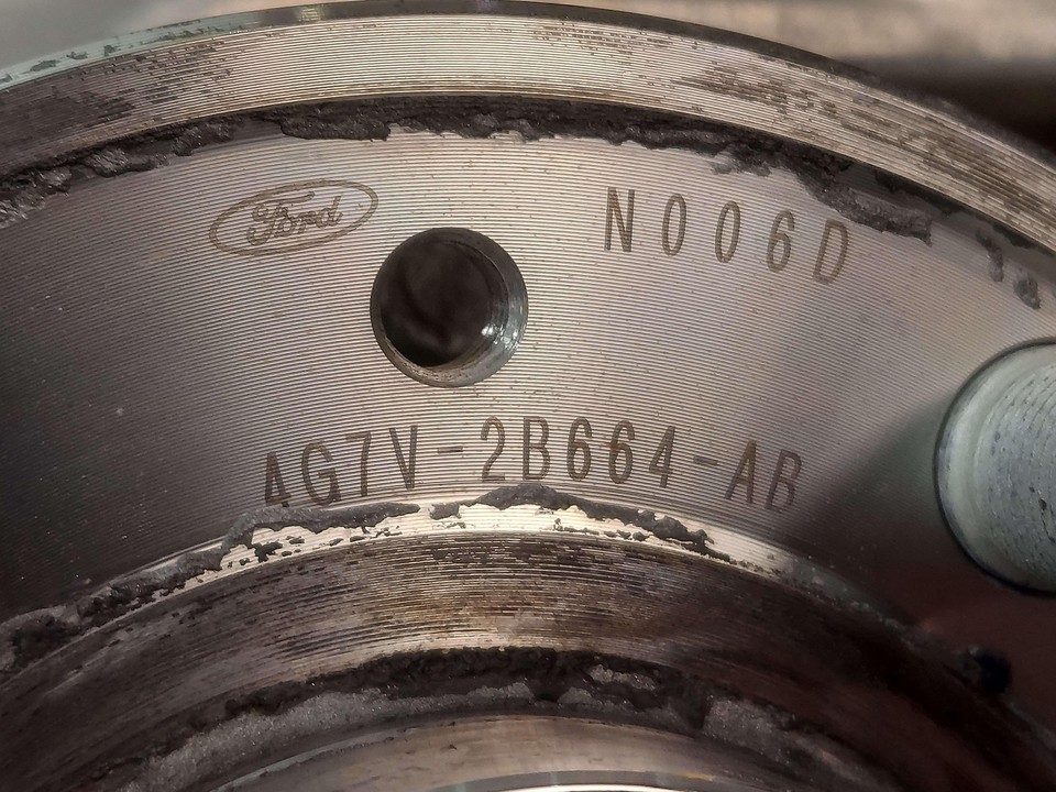 05-06 FORD GT GT40 SUPERCAR REAR PASSENGER RIGHT RH SPINDLE UPRIGHT ...