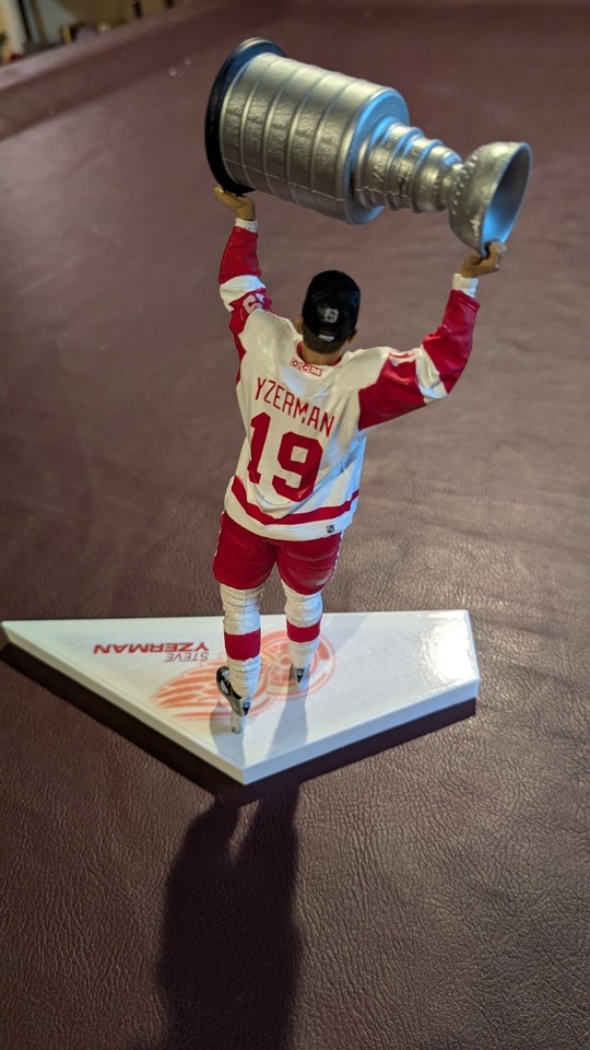 Steve Yzerman 2003 NHL Series 6 McFarlane’s Detroit Redwings NHL Action ...