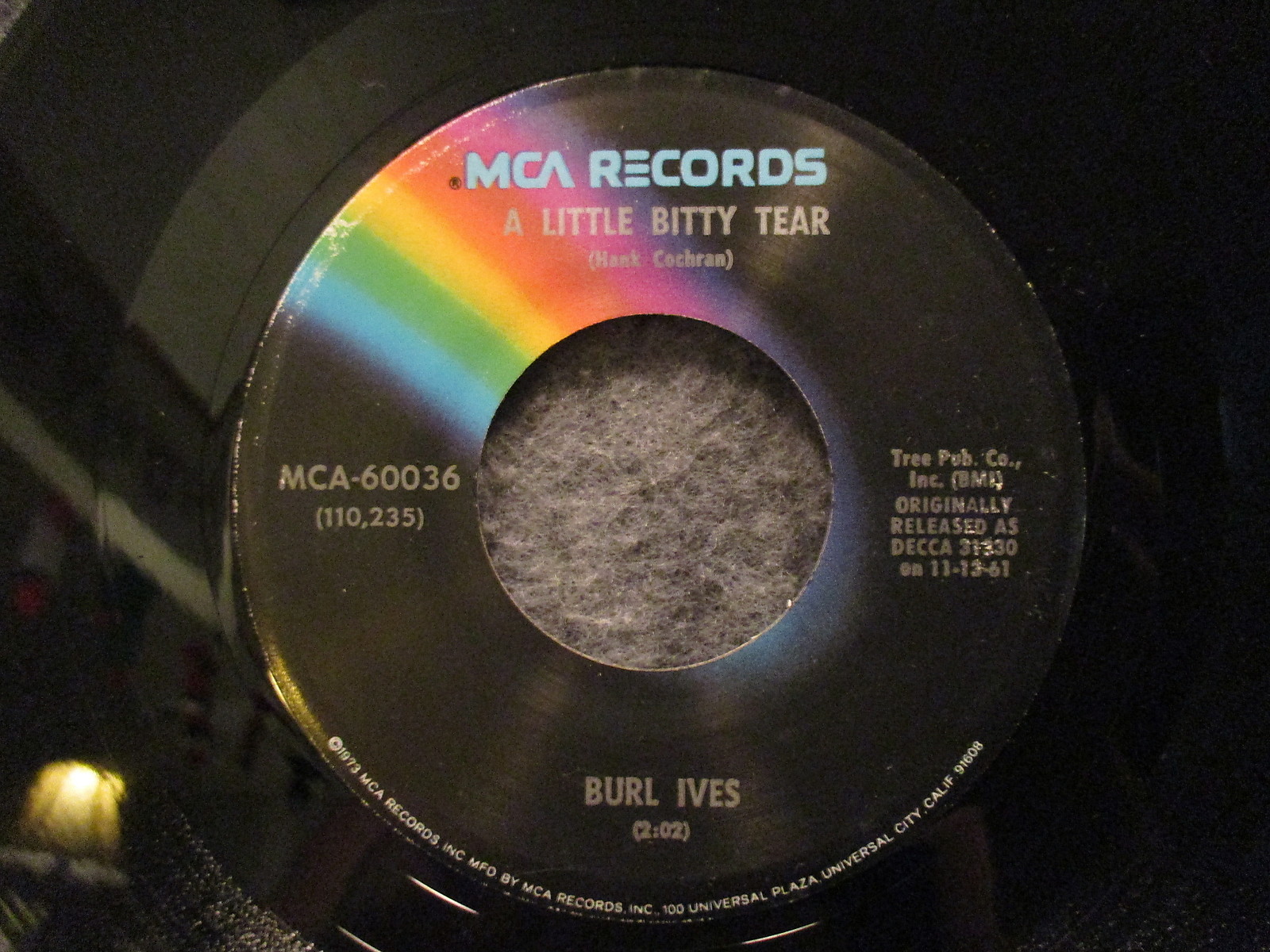 45 RPM 7" Record Burl Ives Pearly Shells & A Little Bitty Tear 1973 MCA ...