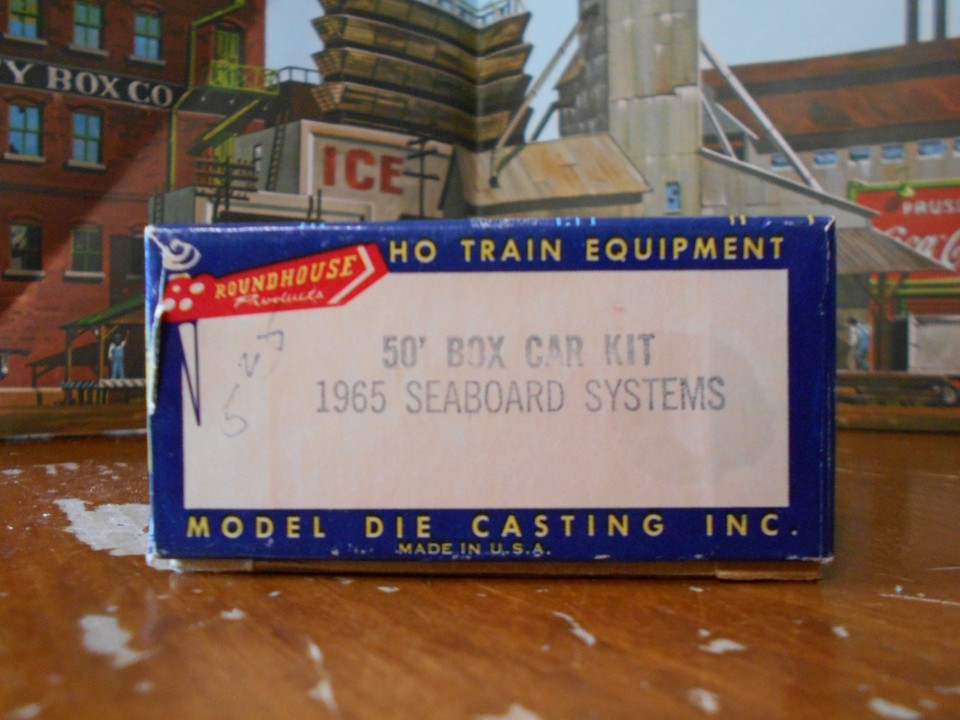 HO Scale Train Roundhouse Kit #1965 Seaboard Systems 50 Box Car #24045 ...
