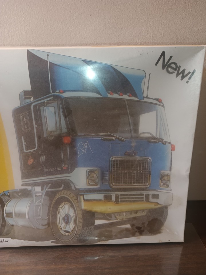 AMT 1/25 Chevy Titan 90 Truck Tractor Model Kit Brand New Sealed | eBay