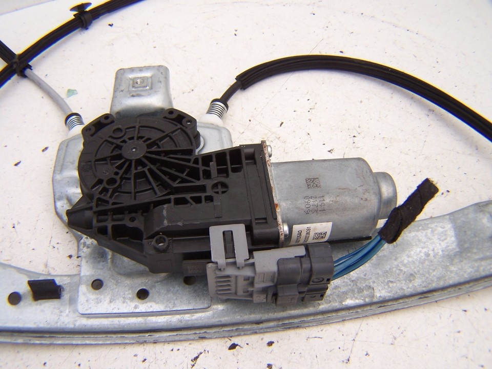 Citroen DS3 drivers door window regulator and motor assembly ( 2010 ...