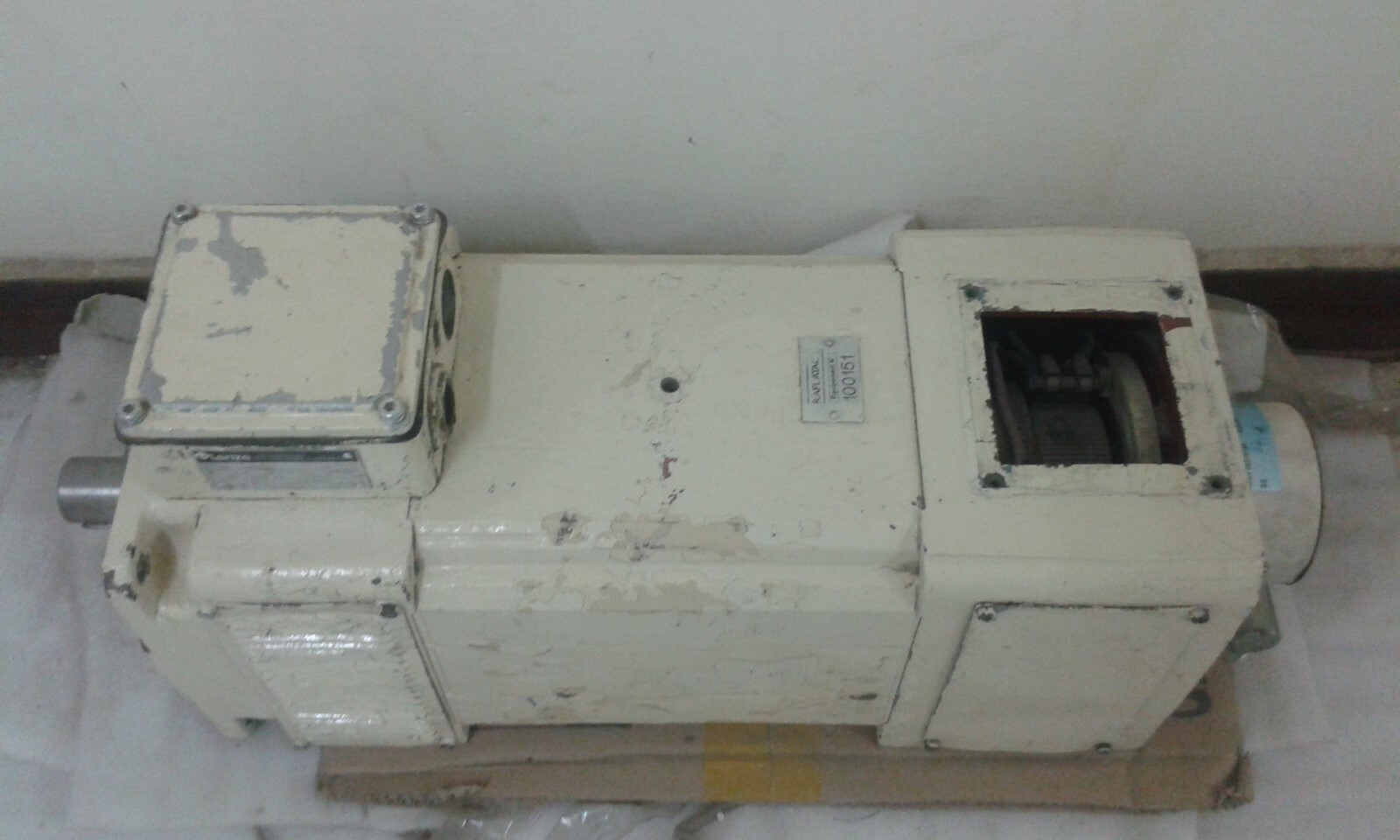 Lenze DC motor 25.5 Kw. -Type: GFQURS112-22 -Used without cooling fan ...