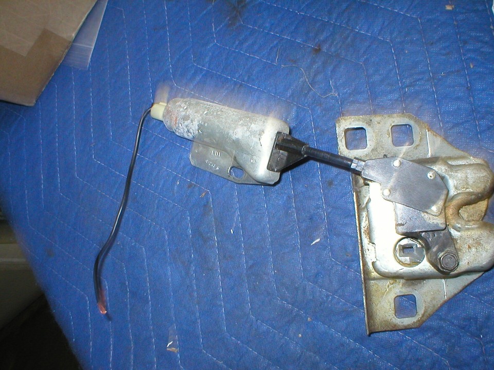 1982 83 84 85 86 FIREBIRD CAMARO REAR HATCH POWER CATCH RELEASE ...