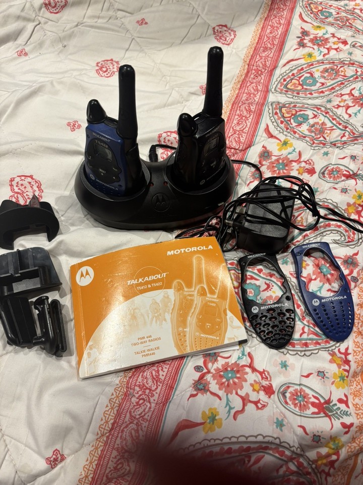 Motorola Talkabout T5422 (8 Channels) Two Way Radio. Great Set With ...