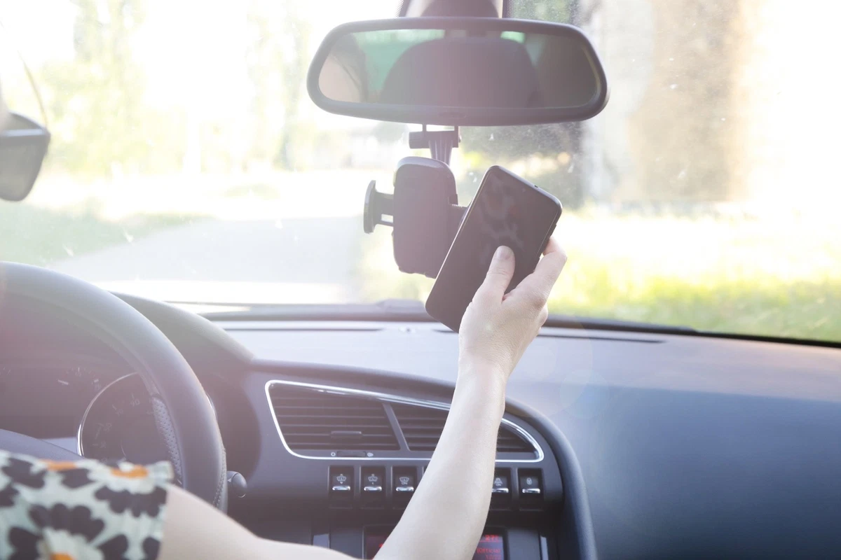 Car Phone Mounts That Hold Up