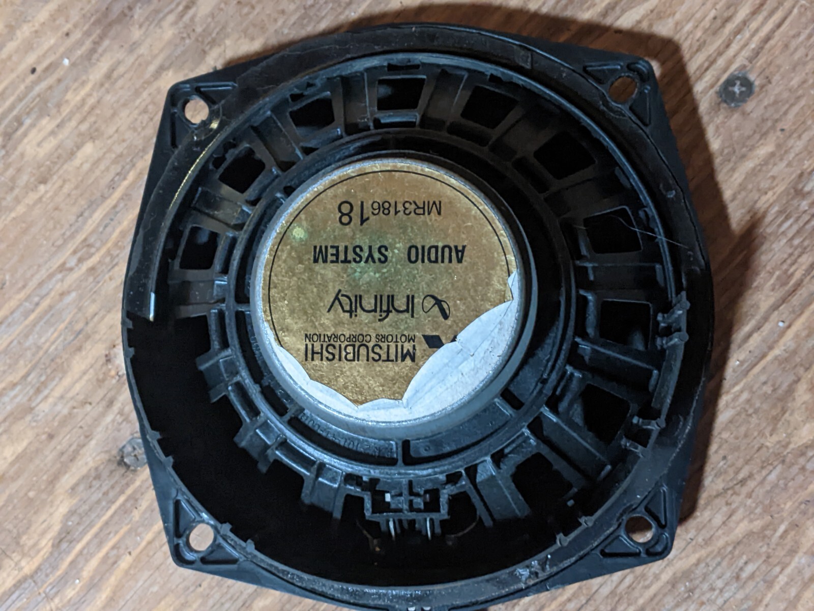 2002-2006 Mitsubishi Montero Left or Right Front Door Speaker MR318618 ...