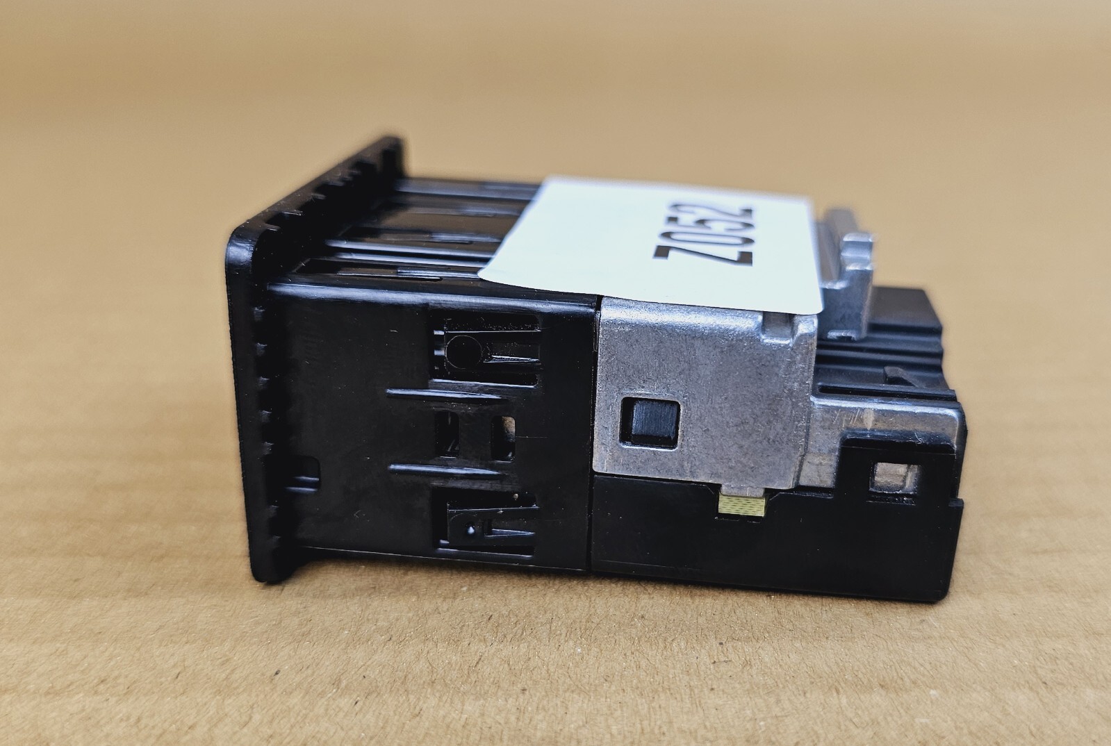 284H3-7FH0A Nissan Rogue 2017-2020 USB and AUX Ports Auxiliary Jack OEM ...