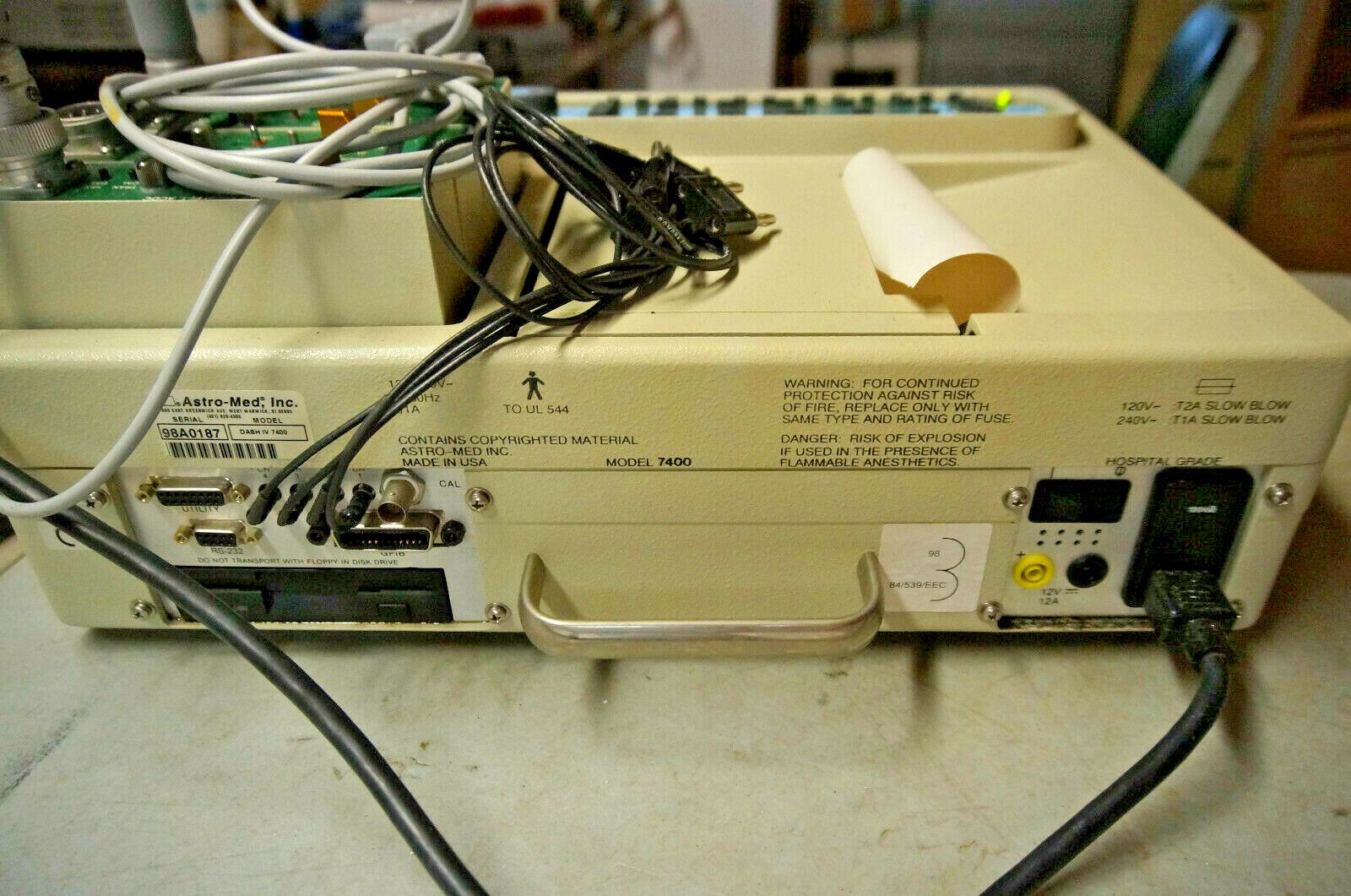 ASTRO-MED GRASS Model 7400 Physiological Recorder with 4 Modules, and ...