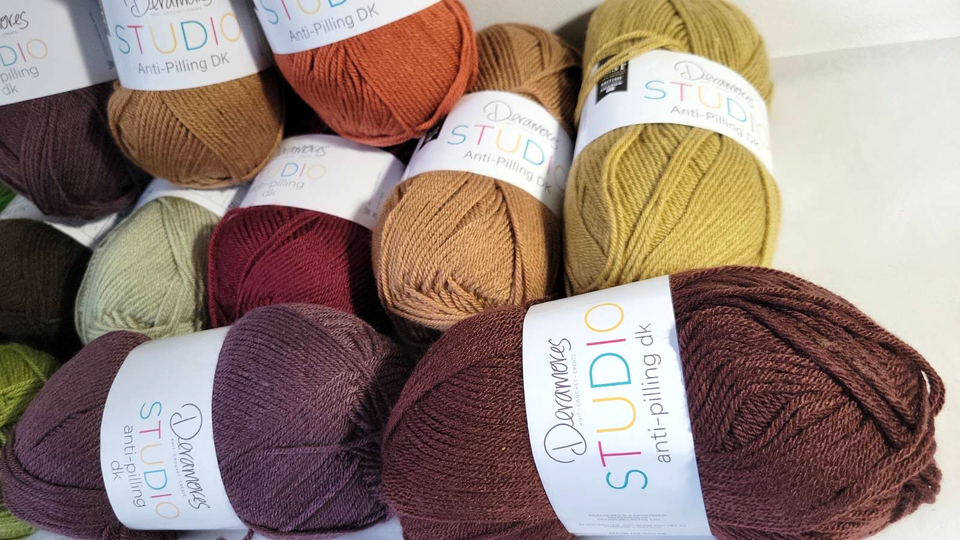 Deramores Studio Wool Assorted 12 balls, Anti Piling DK lovely colours ...