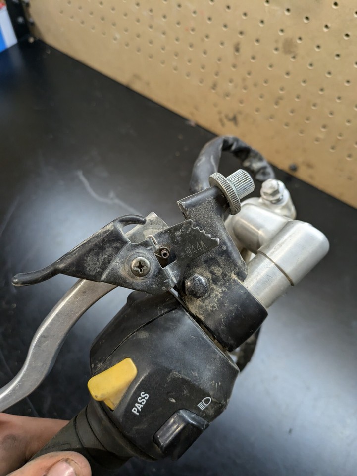 2005 05 SUZUKI SV650 SV 650 LEFT SIDE CLIP ON HANDLEBARS #940 | eBay