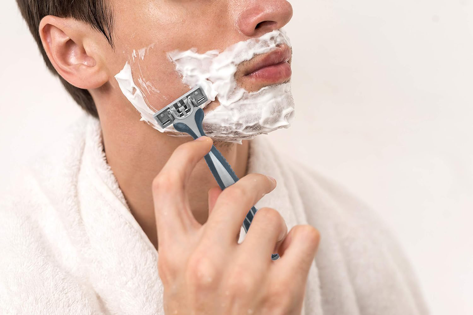 Vaylor Disposable Razors for Men 3 Blade 20-Pack Smooth Shaving ...