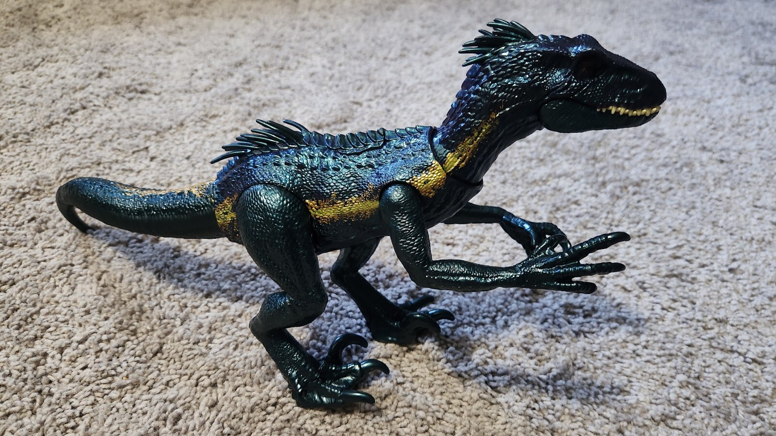 Jurassic World Grab 'n Growl INDORAPTOR Dinosaur Action Figure Lights ...