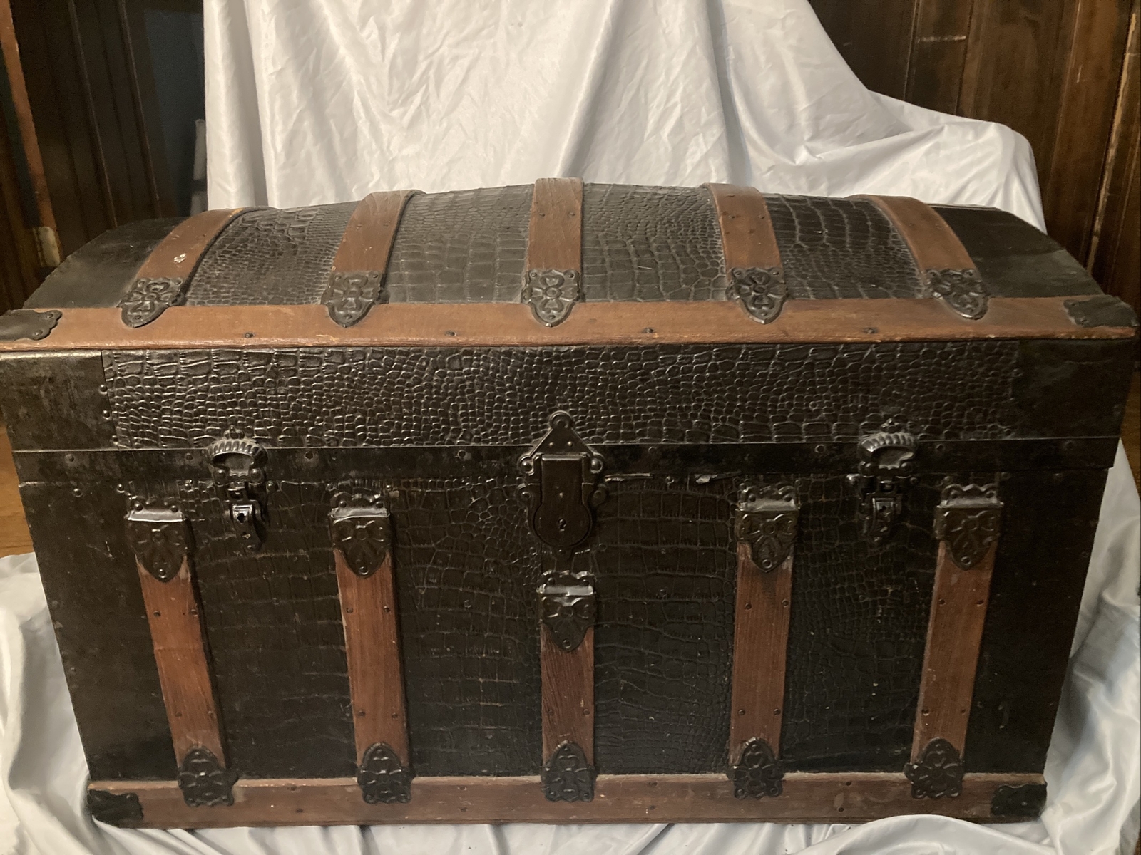 Vintage Antique Alligator Tin Steamer Trunk, 1800s Victorian, Pirate ...