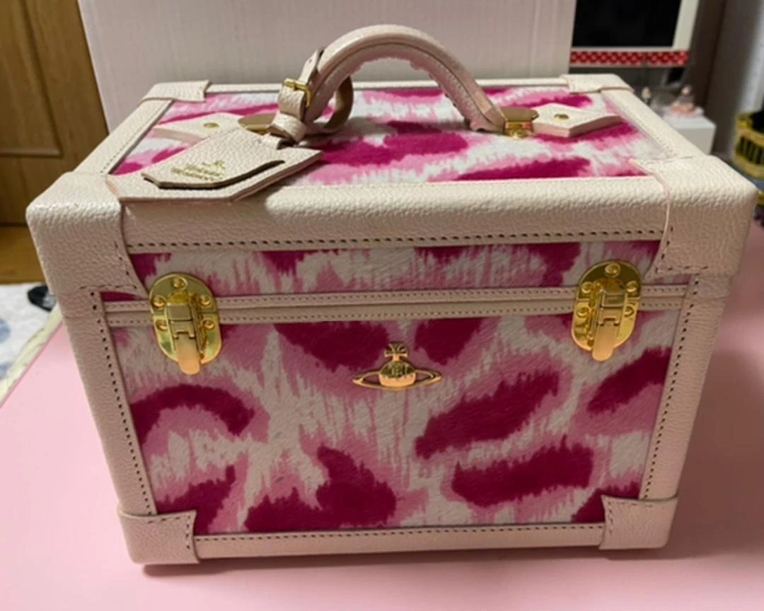 Makeup Trunks | Saubhaya Makeup