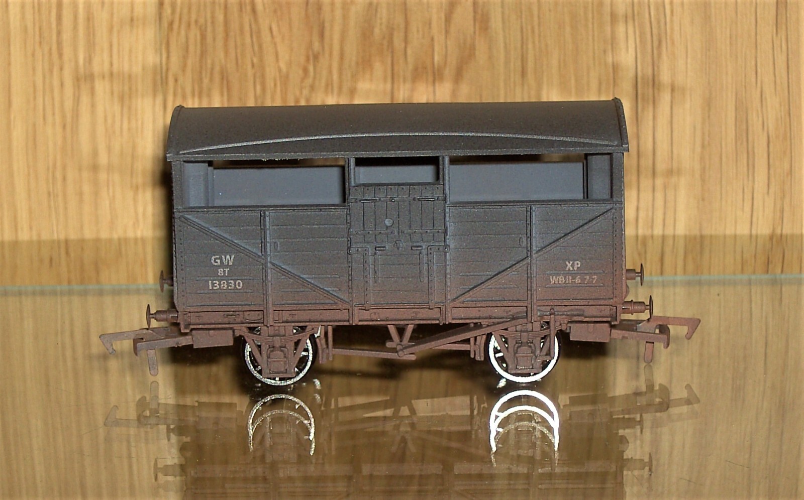 Dapol 4F-020-038 Cattle Wagon GWR 13830 Weathered :: Railway Models UK