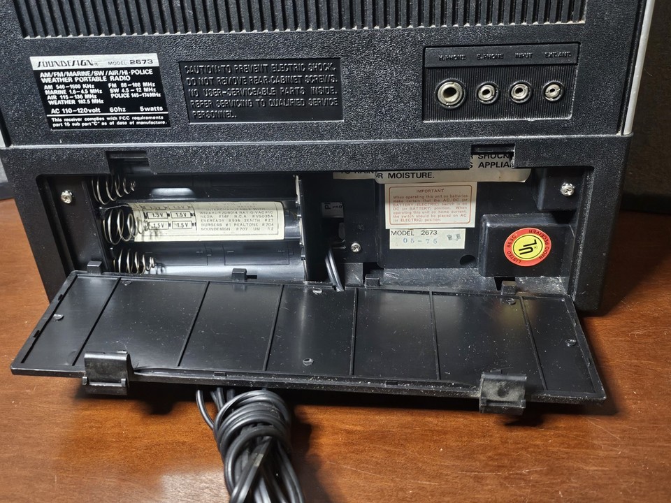 Vintage Soundesign Deluxe 7 Band Portable Radio Model #2673 Works | eBay