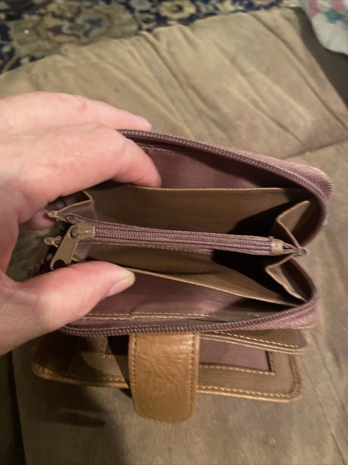 Vintage Etienne Aigner Camel Leather Wallet Coin Purse Kiss Lock Zip ...