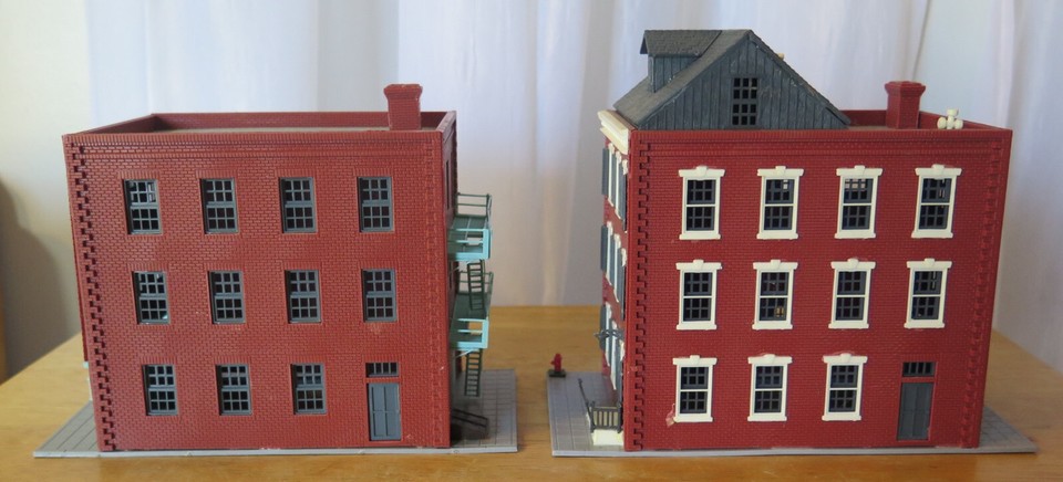 1/87 scale Railroad Scene Building lot AHM Lastop Funeral Home Store ...