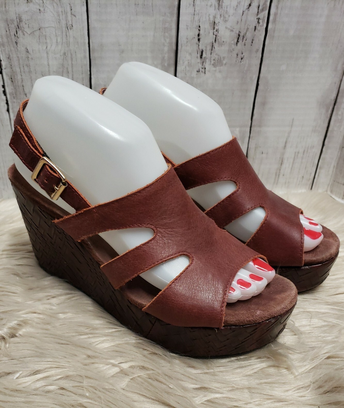 Volatile Rigby Rust Wedge Sandal Womens size 8 - Gem
