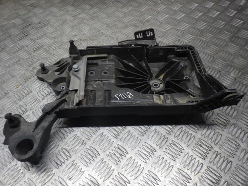 5WA915418B - Coffre à batterie GOLF 8 /R:80319317 | eBay