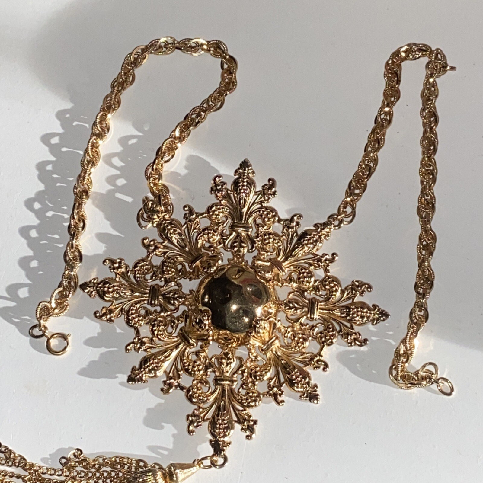 VTG. NAPIER FRENCH FLUER DI LIS MEDALLION PENDANT HAU… - Gem