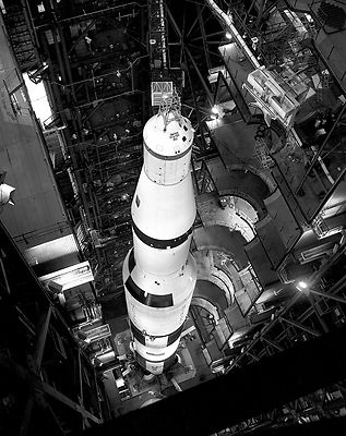 OVERHEAD VIEW SATURN V ROCKET IN VEHICLE ASSEMBLY BUILDING - 8X10 PHOTO ...