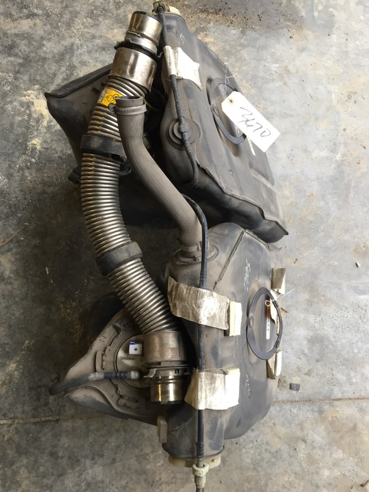05-13 C6 Corvette Pair LH&RH Fuel Tanks W/Crossover Pipe & Pumps 3670 ...