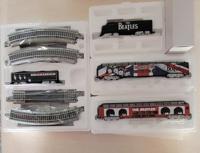 HAWTHORNE VILLAGE THE BEATLES EXPRESS HO SCALE ELECTRIC TRAIN SET 4 CAR ...