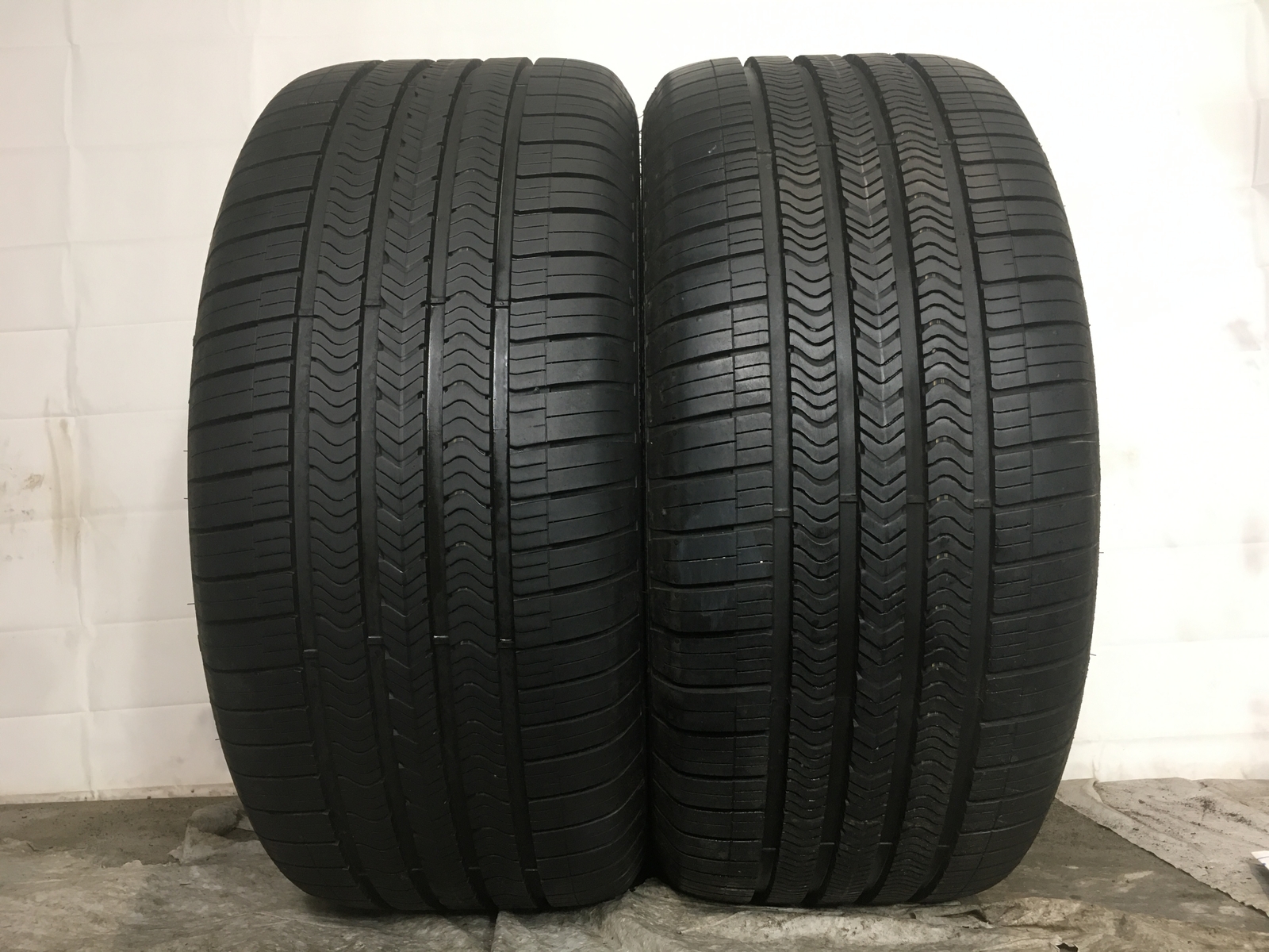 [2] Goodyear Eagle Sport A/S ROF Run Flat MOE 285 40 20 Tire 9.0-10.0 ...