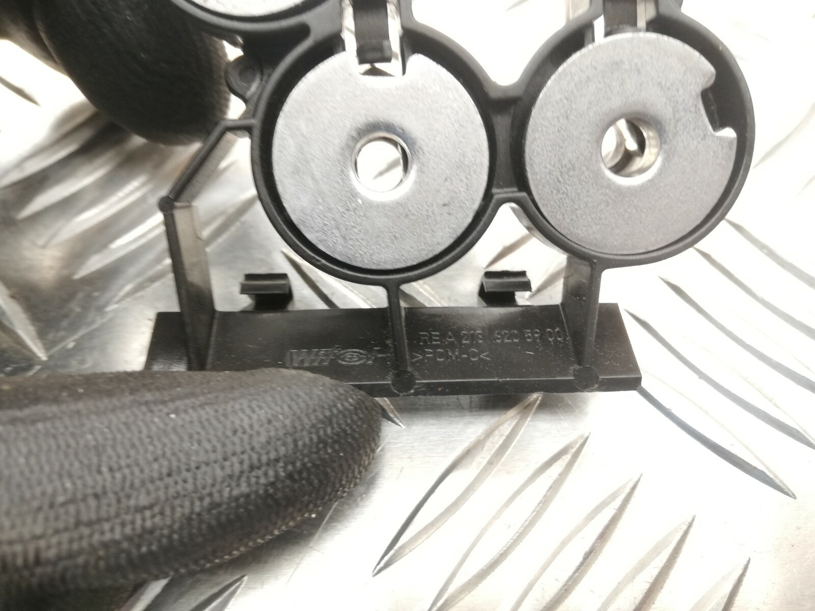 B28 Mercedes-Benz 2136205900 Right Upper Radiator Support Bolt Plate ...