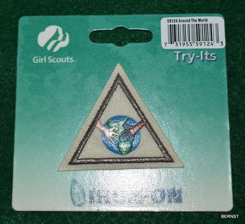 VINTAGE GIRL SCOUT - BROWNIE TRY-ITS IT - AROUND THE WORLD - ON CARD | eBay