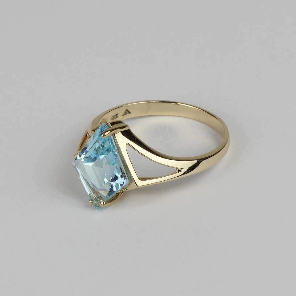 Pretty 10k Yellow Gold, Lozenge-Cut Blue Topaz Women's Ring Size 10.5 ...