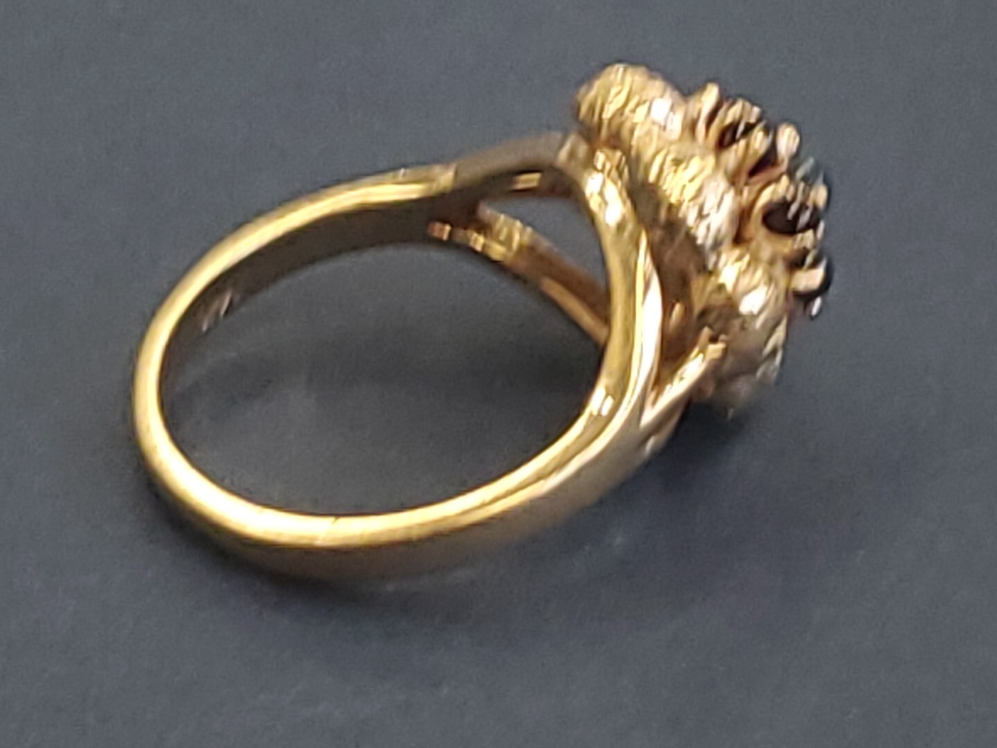 VINTAGE 14K FLORAL Flower DESIGN RING W / RED NATURAL… - Gem