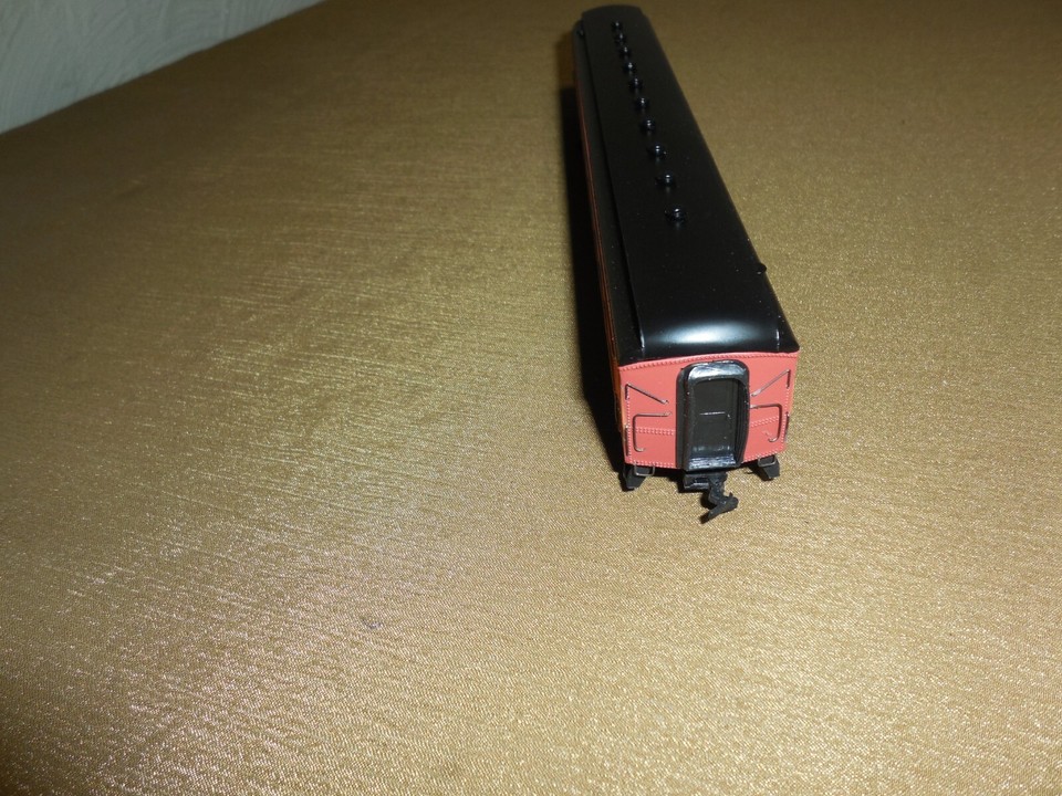 HO BACHMANN SPECTRUM SOUTHERN PACIFIC COACH (SP DAYLIGHT) 1985 ITEM ...