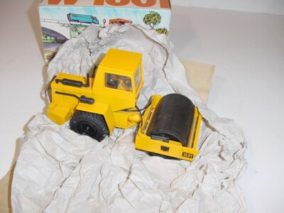 1/35 Vintage Vibromax W1601 Self-Propelled Vibrating Roller by Conrad W ...