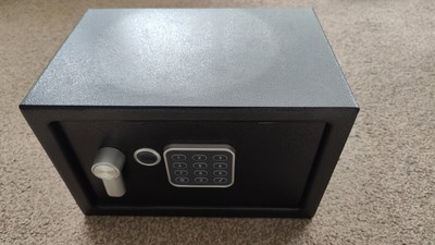 Yale Electronic Safe black + batteries, screws, wallplugs, instructions ...