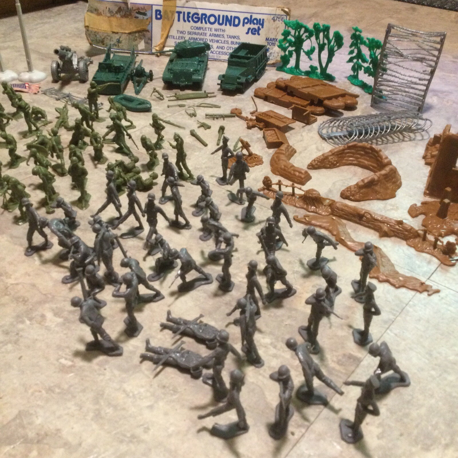 MARX 4756 Battleground Play Set Vehicles Armies Bunkers Flag Poles 118 ...