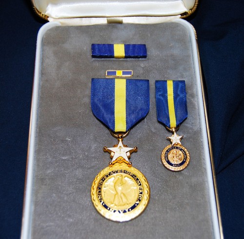NAVY DSM DISTINGUISHED SERVICE MEDAL 4 PIECE SET W/CASE + Boxed CBI ...