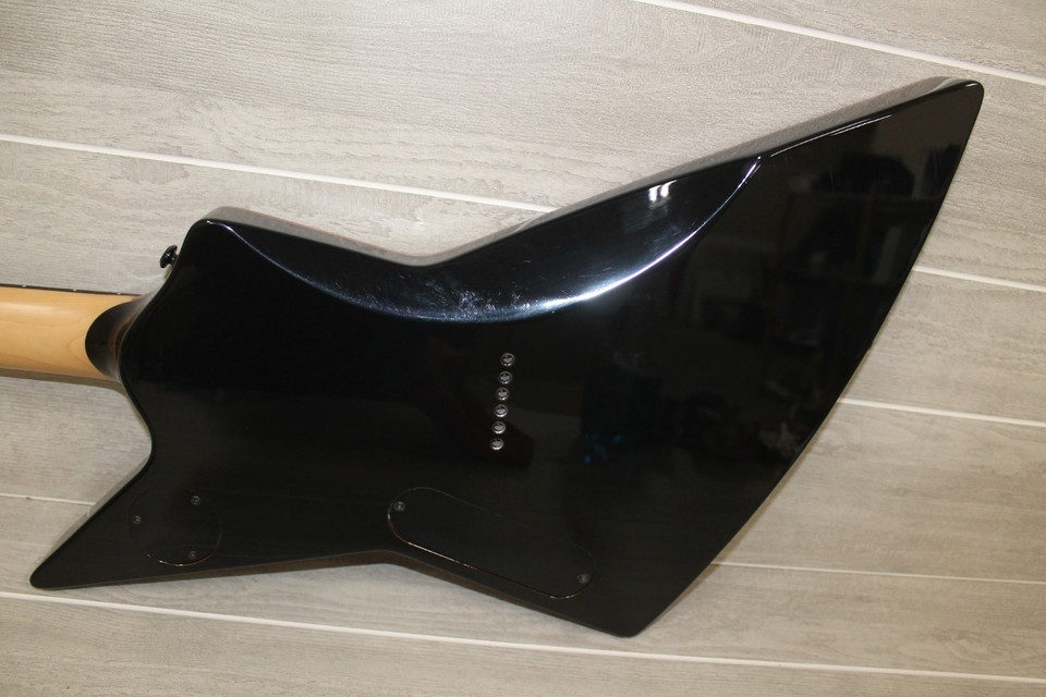 Chapman V1 Ghost Fret Explorer in Black and Blood Fade SEYMOUR DUNCAN ...