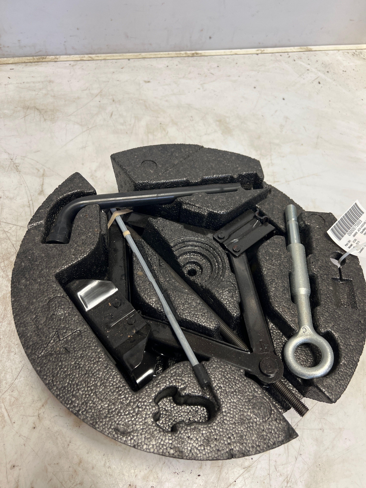 2014 - 2017 Volvo XC60 Spare Tire Tools Jack Kit w/ Tray OEM 31317715 ...