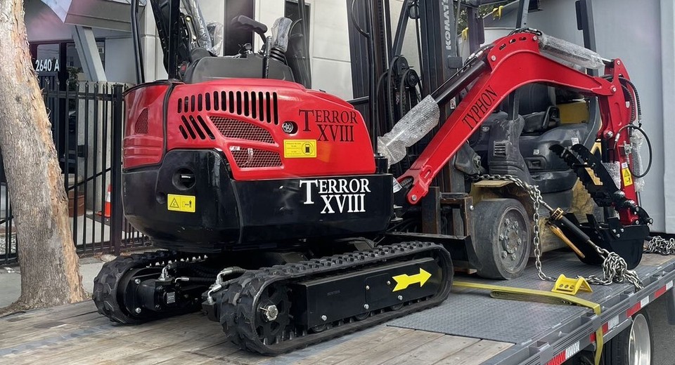 4,000 lbs Terror XVIII Mini Excavator, EPA Certified KUBOTA D902 Diesel ...