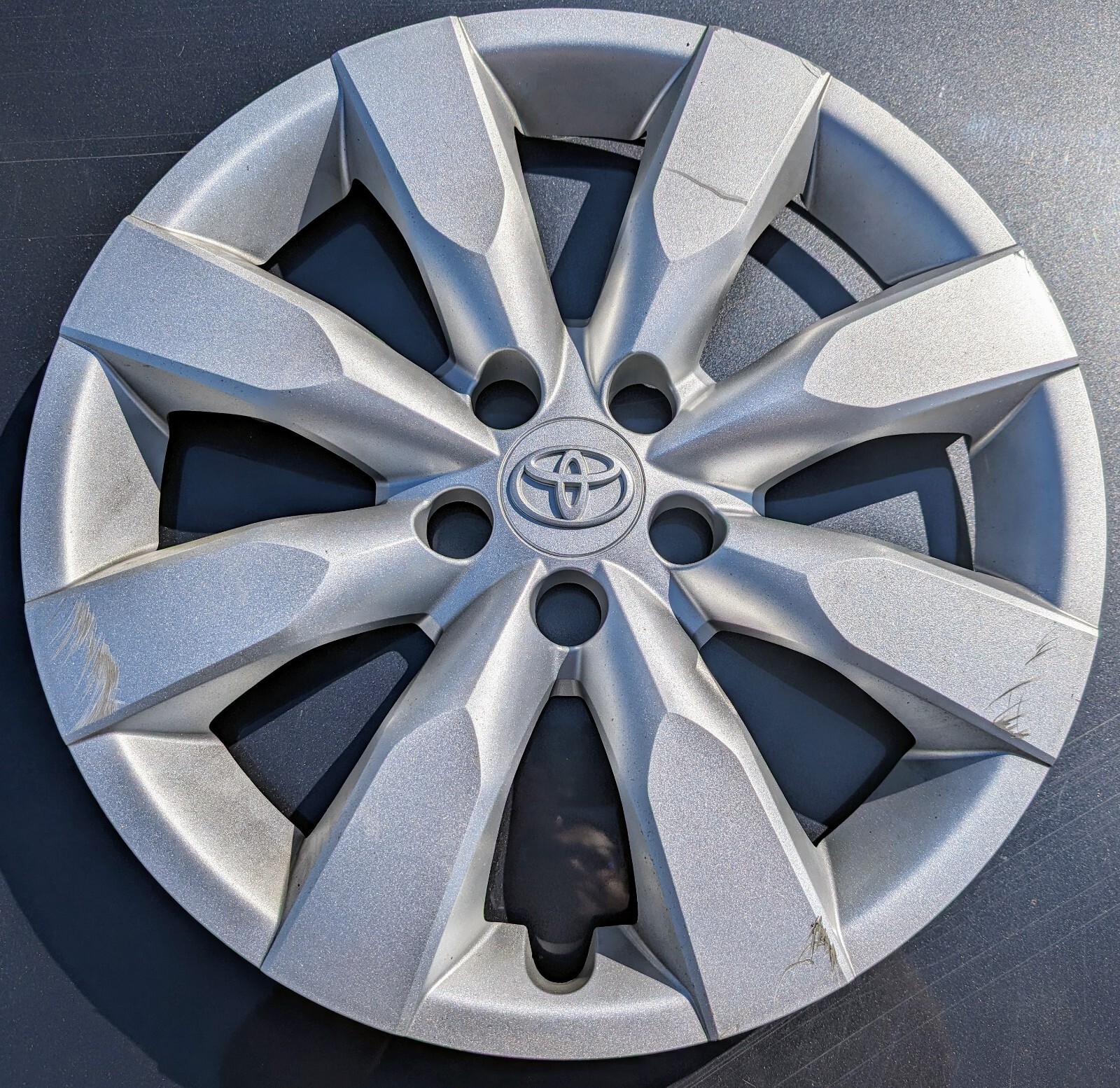 Lightly Used Genuine OEM Toyota Carolla 2010-2016 Hub Cap (42602-02430 ...