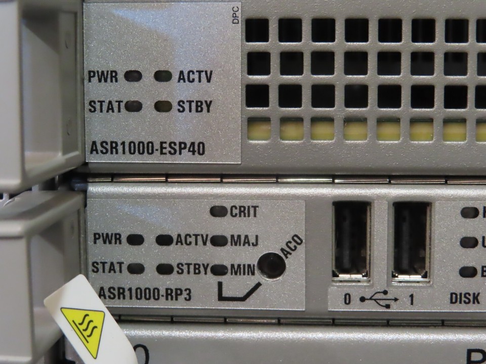 Cisco ASR 1006-X + 2x ASR1000-ESP40 + 2x ASR1000-RP3 + 2x ASR1000-2T ...