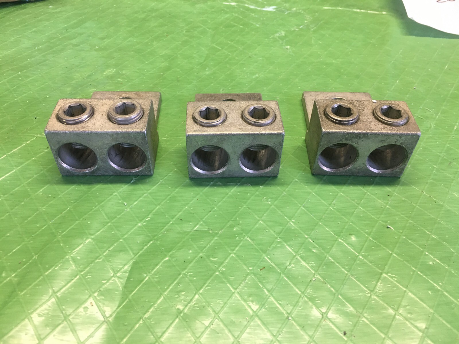 Homac AD350 2 Wire Aluminum Mechanical Lugs, 350MCM-6, Used , 3 pieces ...